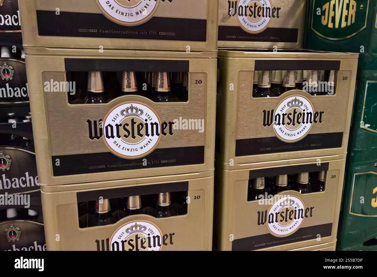 Warsteiner Bier. Die Warsteiner Brauerei Haus Cramer KG ist eine deutsche Grossbrauerei, die in ...