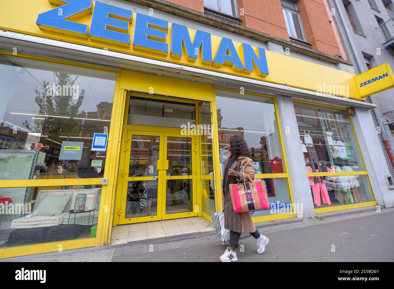 Roubaix (northern France): Zeeman store Stock Photo - Alamy