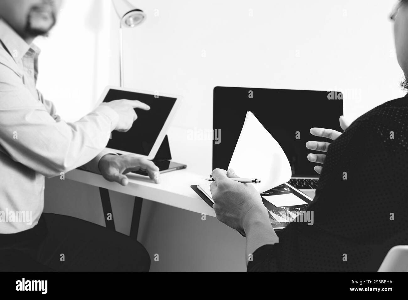 People sharing data mobile Black and White Stock Photos & Images - Alamy