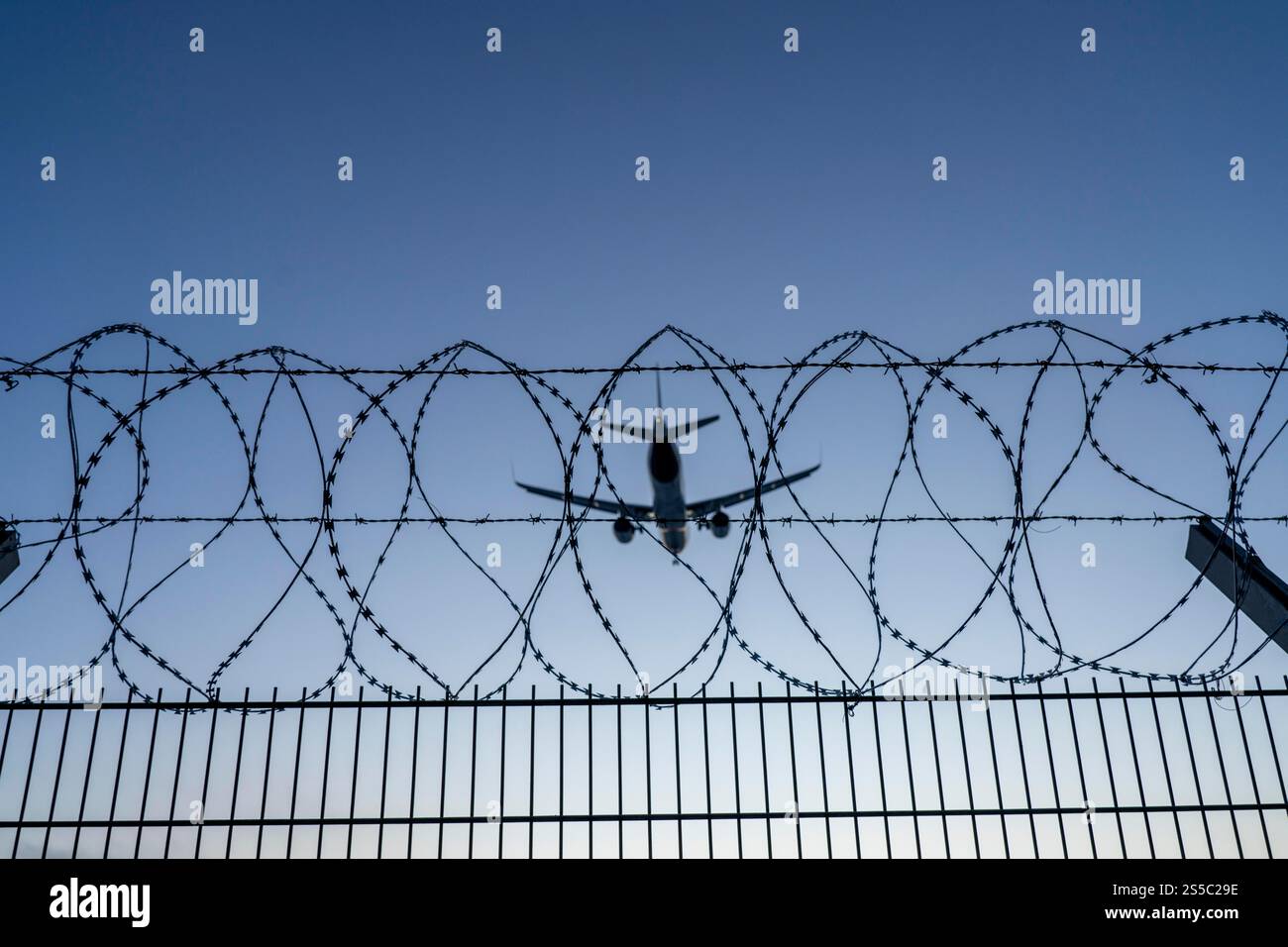 Symbolic image of security at the airport, outer fence at Düsseldorf ...