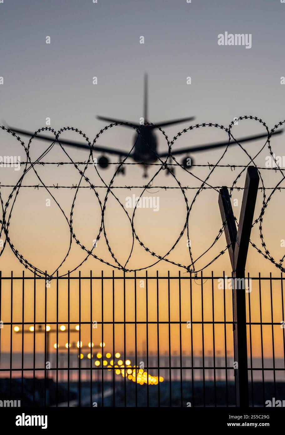 Symbolic image of security at the airport, outer fence at Düsseldorf ...