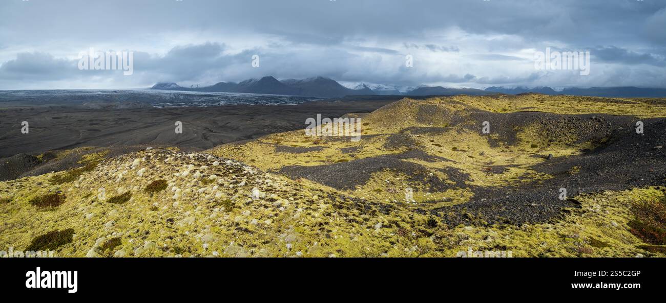 Iceland autumn tundra landscape near Haoldukvisl glacier, Iceland ...