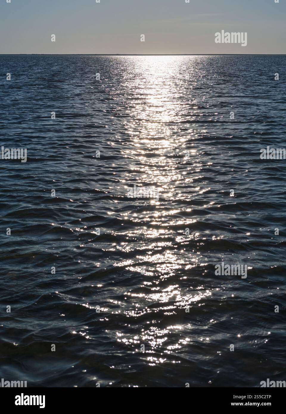 Glittering of evening sunlight reflects on sea surface. Sparkling ...