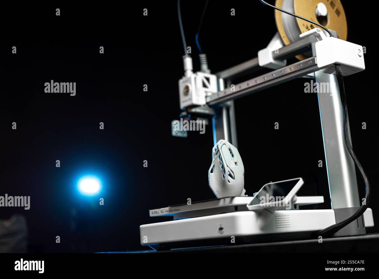 3D printing machine, 3D printer prints a new model Stock Photo - Alamy