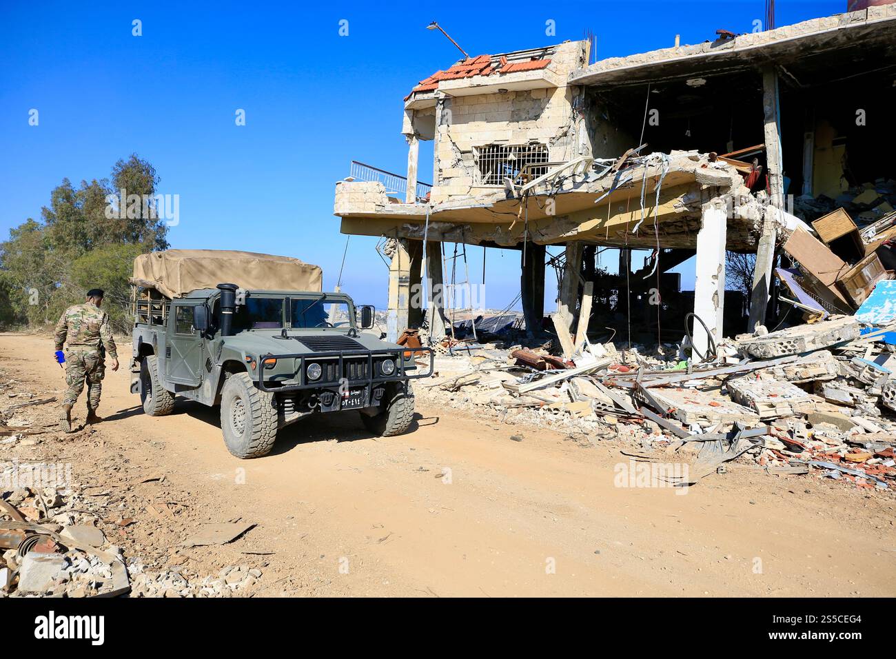 Tayr Harfa, Lebanon. 13th Jan, 2024. A Lebanese army soldier is seen ...