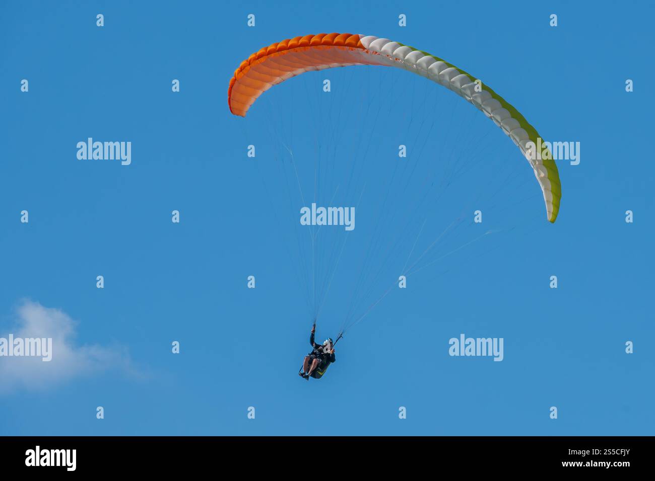 Aerial view paragliding hi-res stock photography and images - Alamy