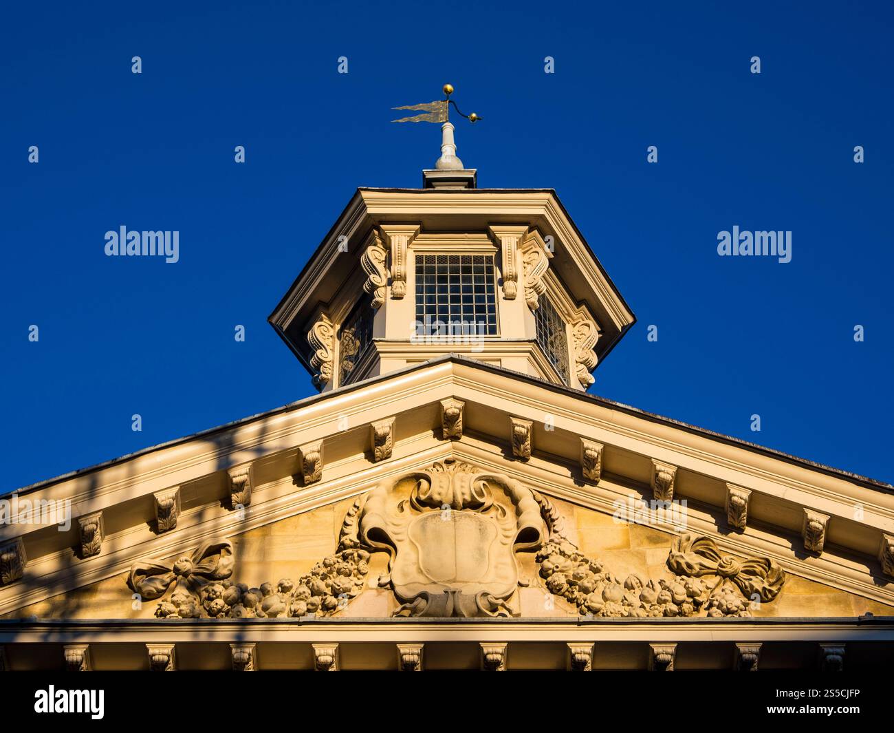 Pembroke College Chapel, Pembroke College, University of Cambridge ...