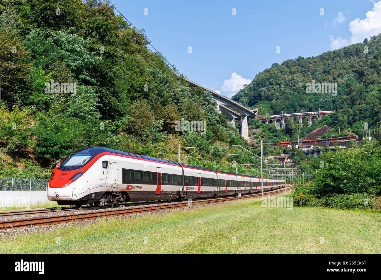 Eisenbahn Passagierzug vom Typ Stadler Giruno der Schweizerische ...