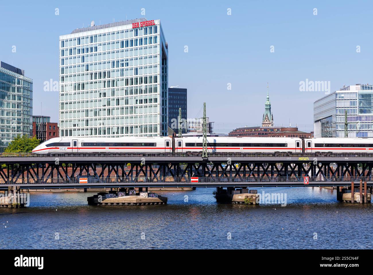 ICE 4 Zug Hochgeschwindigkeitszug der Deutsche Bahn DB auf der ...