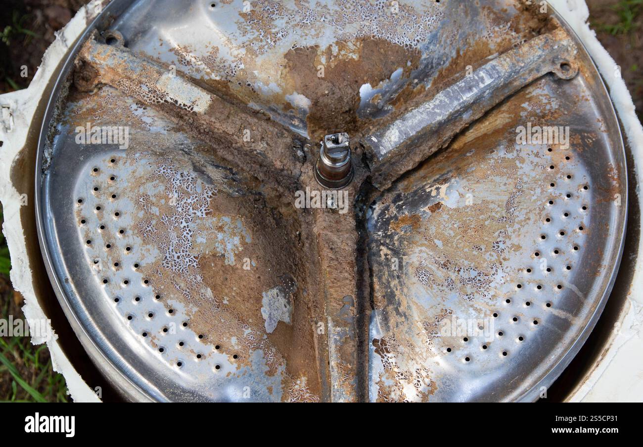 Broken crosspiece in the washing machine drum. Repair and replacement ...