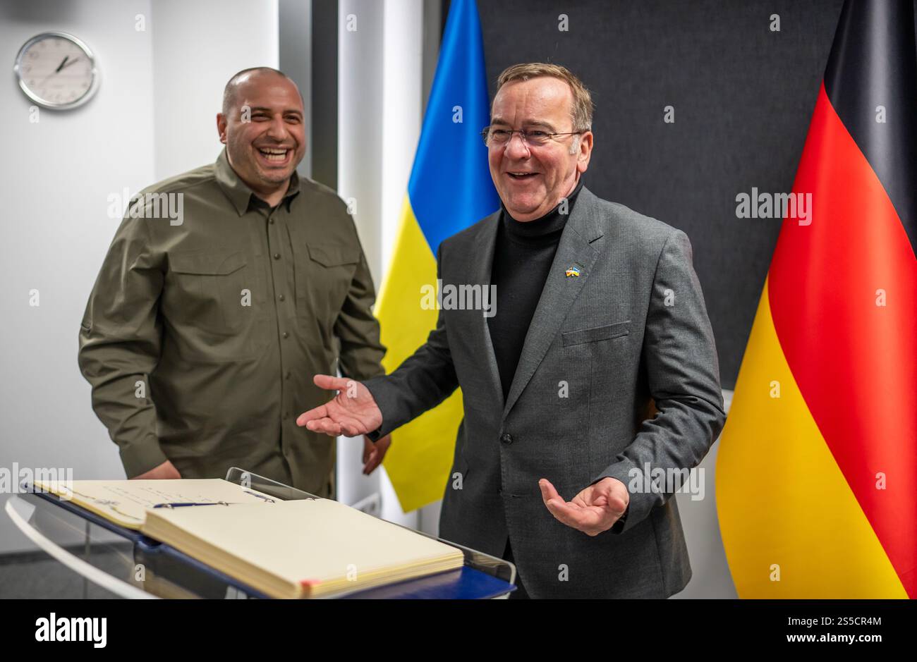 Kiew, Ukraine. 14th Jan, 2025. Boris Pistorius (SPD), Minister of ...