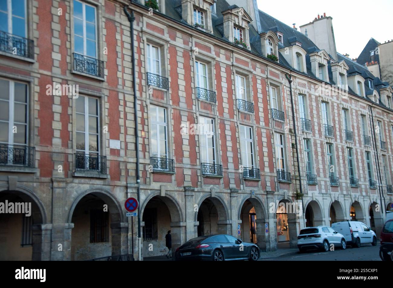 Terraced houses, Place des Vogues; Le Marais; Isle de France, Paris ...