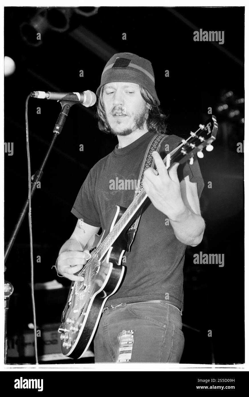 ELLIOTT SMITH, READING FESTIVAL, 2000: Singer songwriter Elliott Smith ...