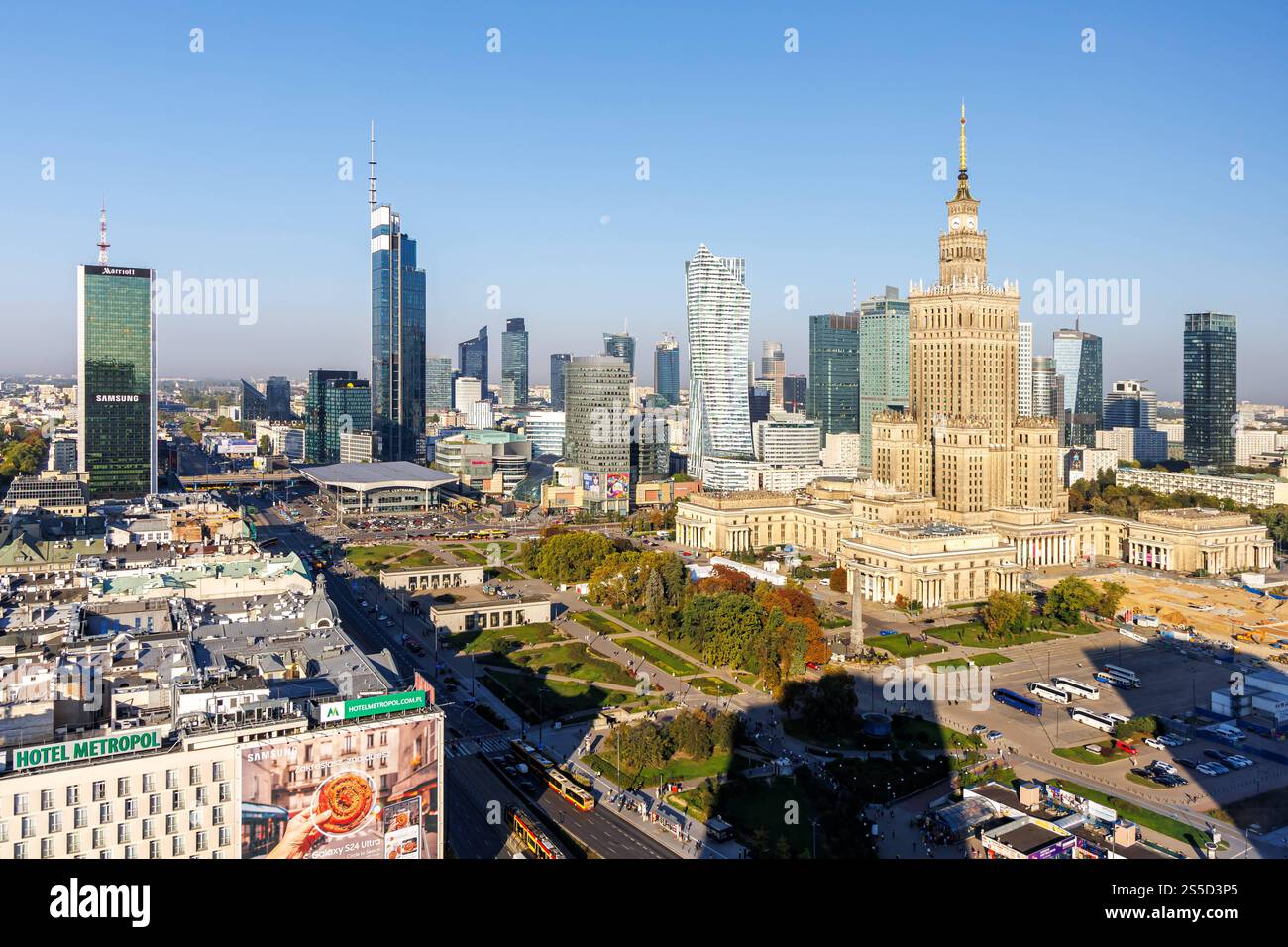Warschau Skyline Hochhäuser mit Kulturpalast in der Innenstadt in ...
