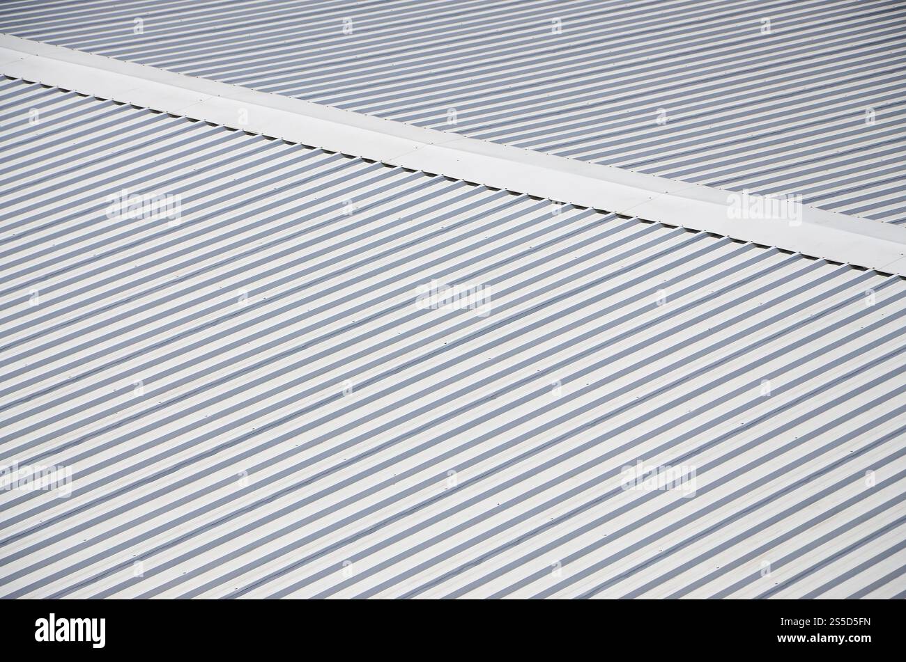 Metal gray roof with rhythmic parallel relief directions Stock Photo ...