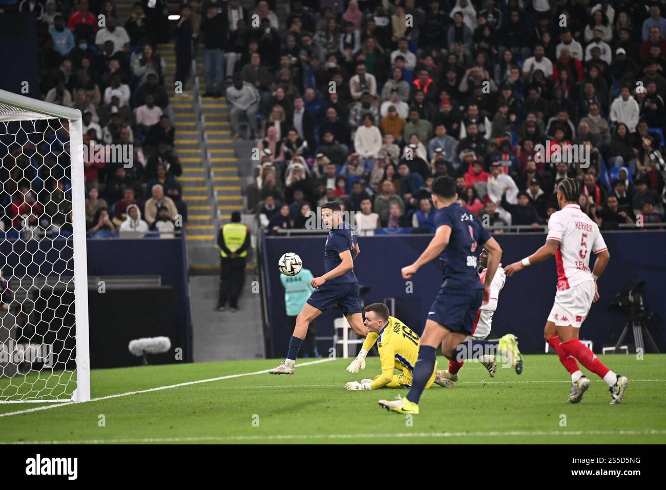 16 Philipp KOHN (asm) - 02 Achraf HAKIMI (psg) during the Trophee des ...