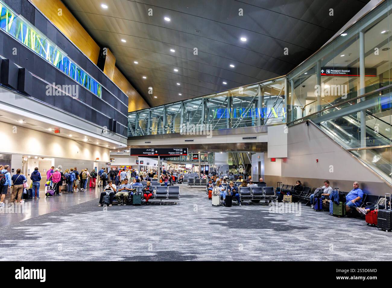 Flughafen Terminal Concourse J in Miami, Vereinigte Staaten von Amerika ...