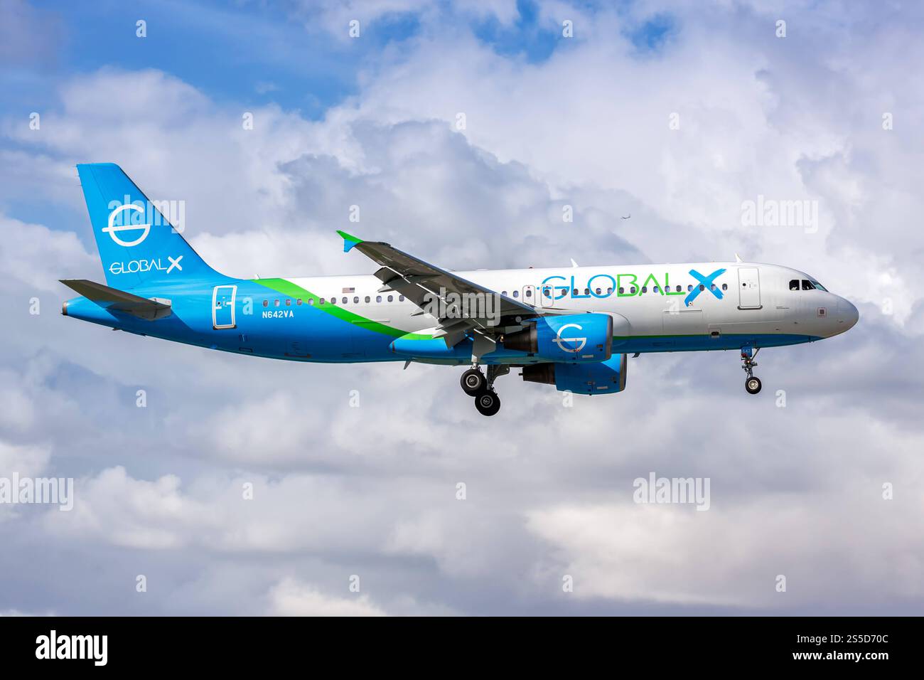 Global X Airbus A320 Flugzeug Flughafen Miami in den USA Miami, USA ...