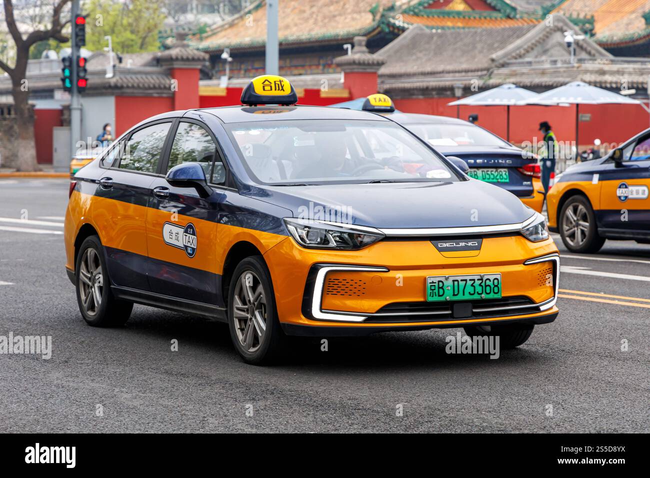 Taxi als Elektroauto der chinesischen Automarke Beijing in Peking ...
