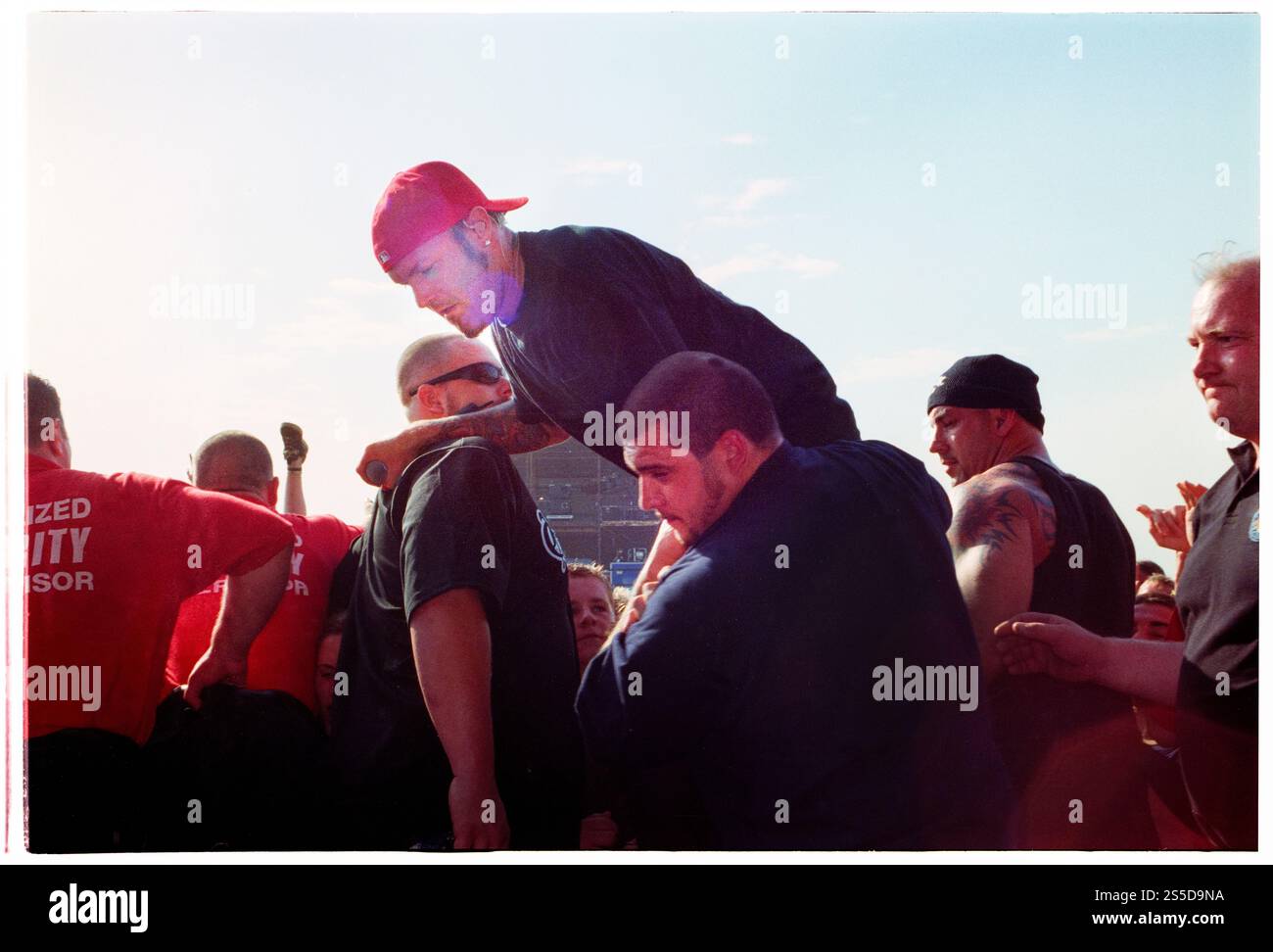 Festival crowd uk Cut Out Stock Images & Pictures - Alamy