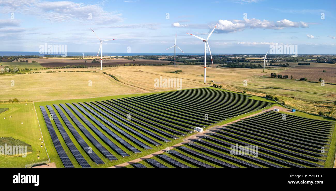 Windpark und Solarzellen erneuerbare Energie Windkraft Windenergie an ...