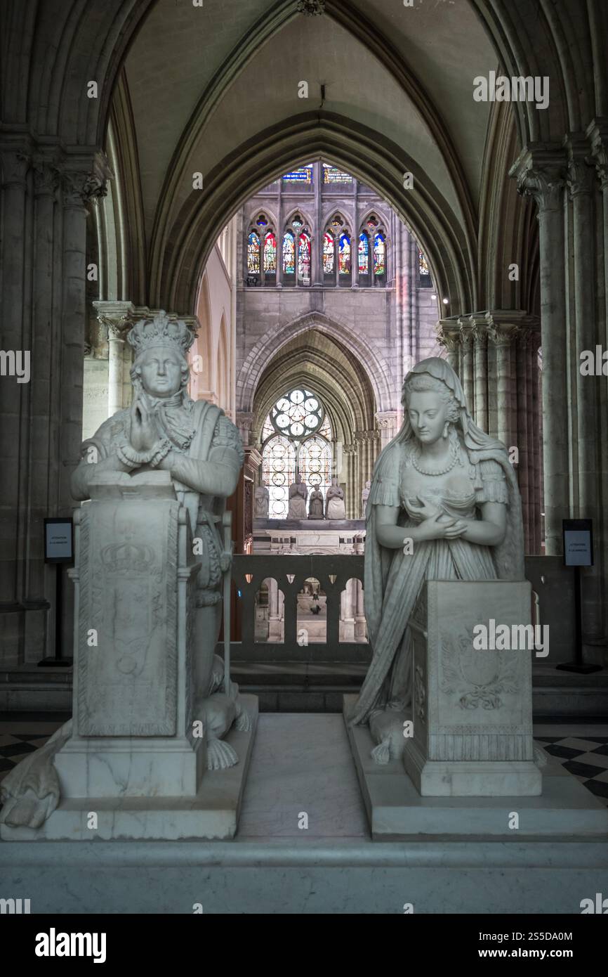Tomb of King Louis XVI and Marie Antoinette, in Basilica of Saint-Denis ...
