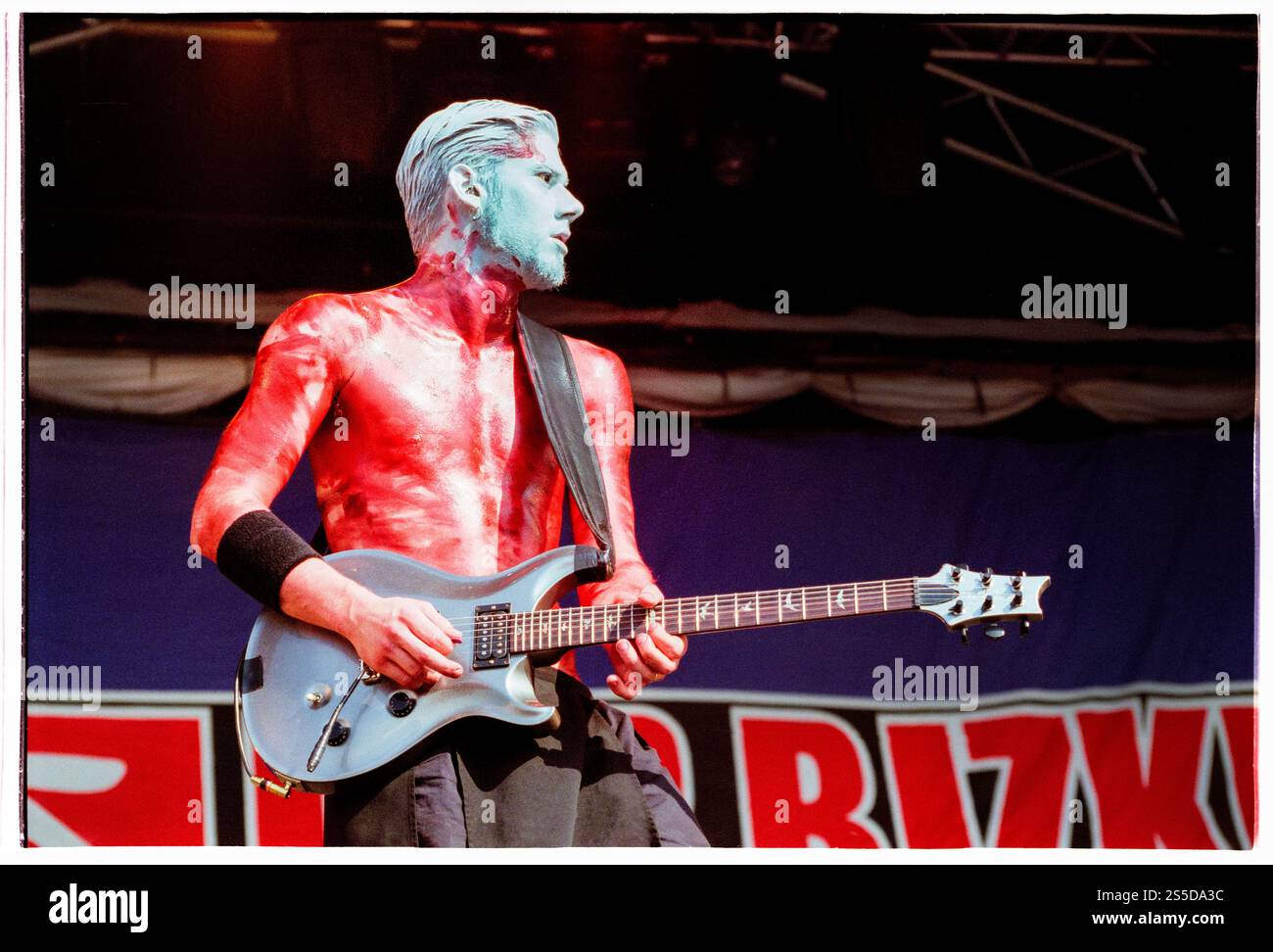 WES BORLAND, LIMP BIZKIT, YOUNG, READING FESTIVAL, 2000: Wes Borland ...