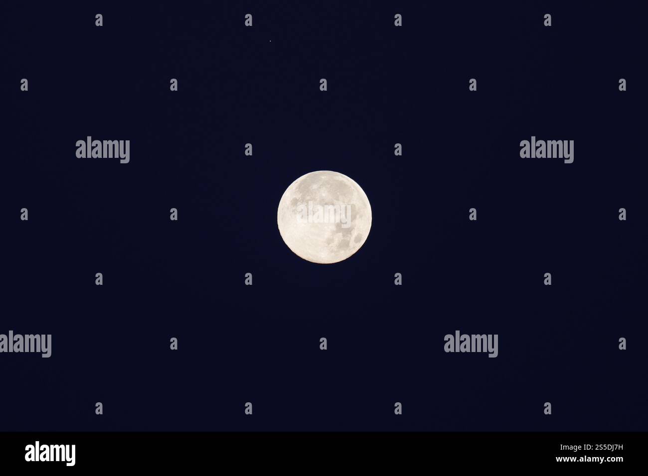 Haradh, Arabie Saoudite. 14th Jan, 2025. moon, landscape, paysage ...