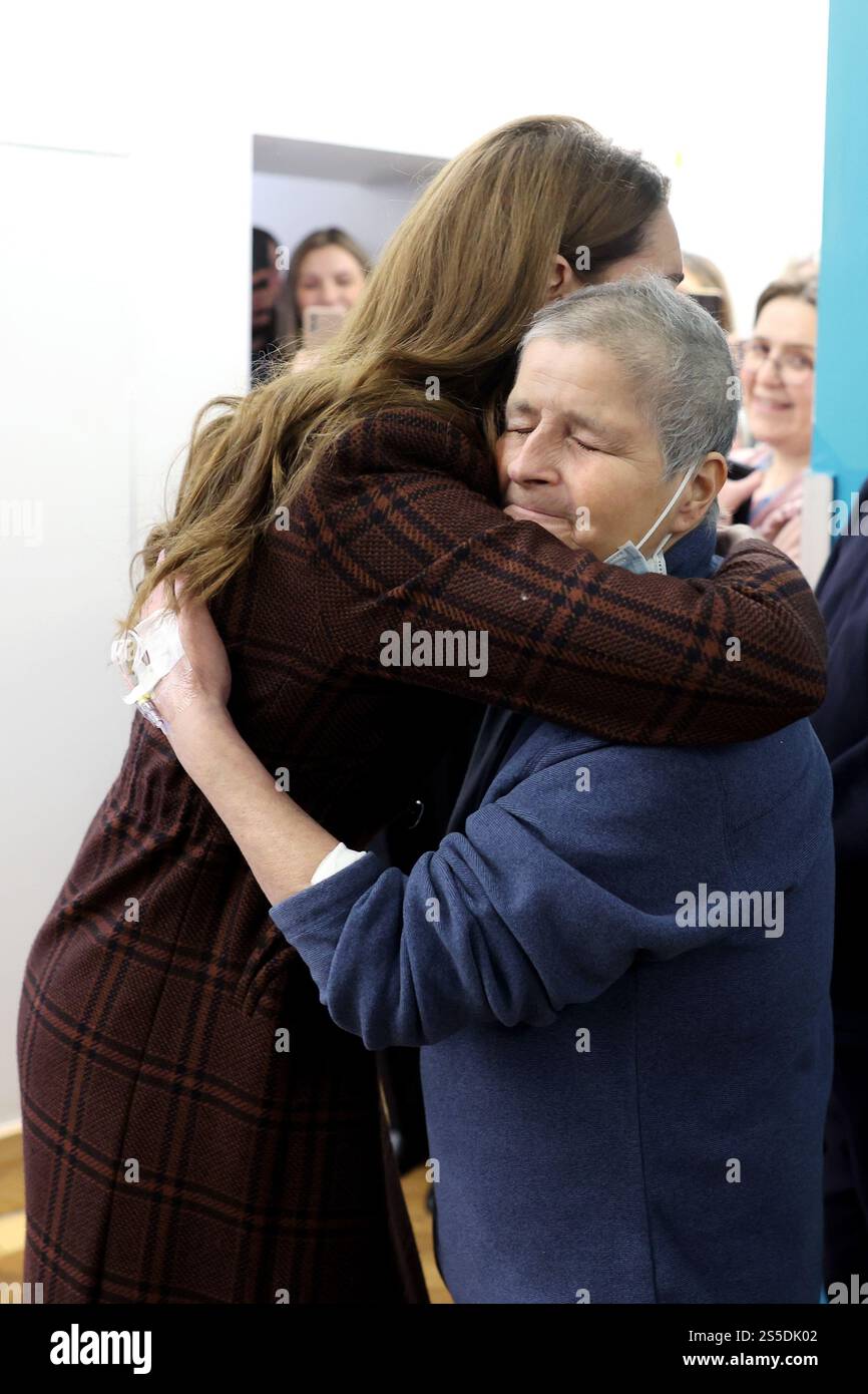 The Princess of Wales hugs Rebecca Mendelhson during a visit to the ...
