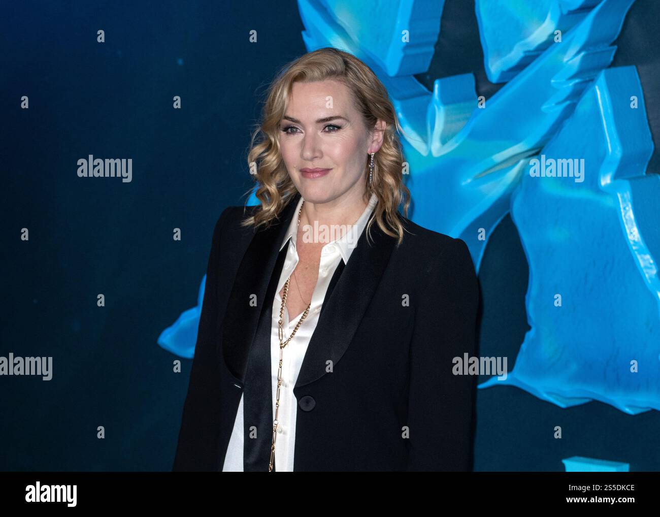 Kate Winslet attends a photocall for ‘Avatar: The Way Of Water’ in ...