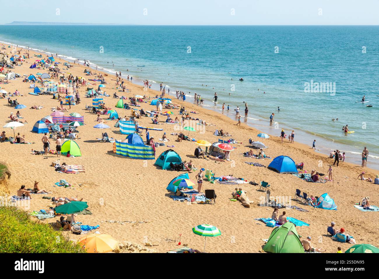 Busy beach scene hi-res stock photography and images - Alamy