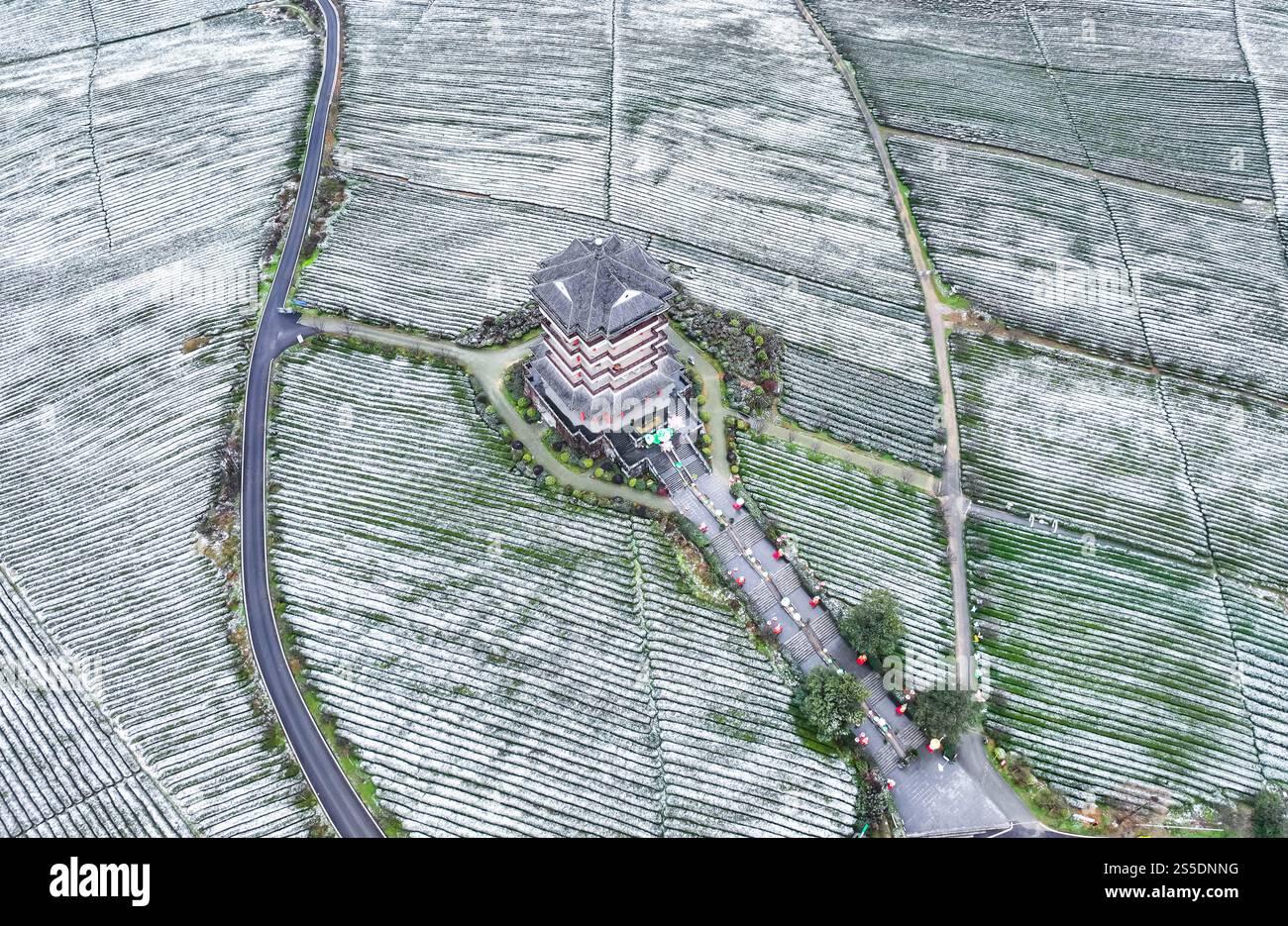 (250114) -- GUIYANG, Jan. 14, 2025 (Xinhua) -- An aerial drone photo ...