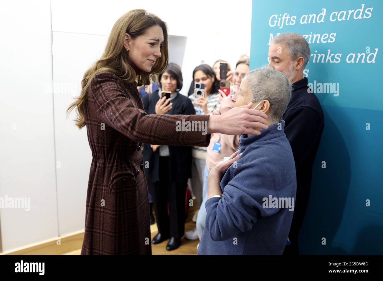The Princess of Wales hugs Rebecca Mendelhson during a visit to the ...