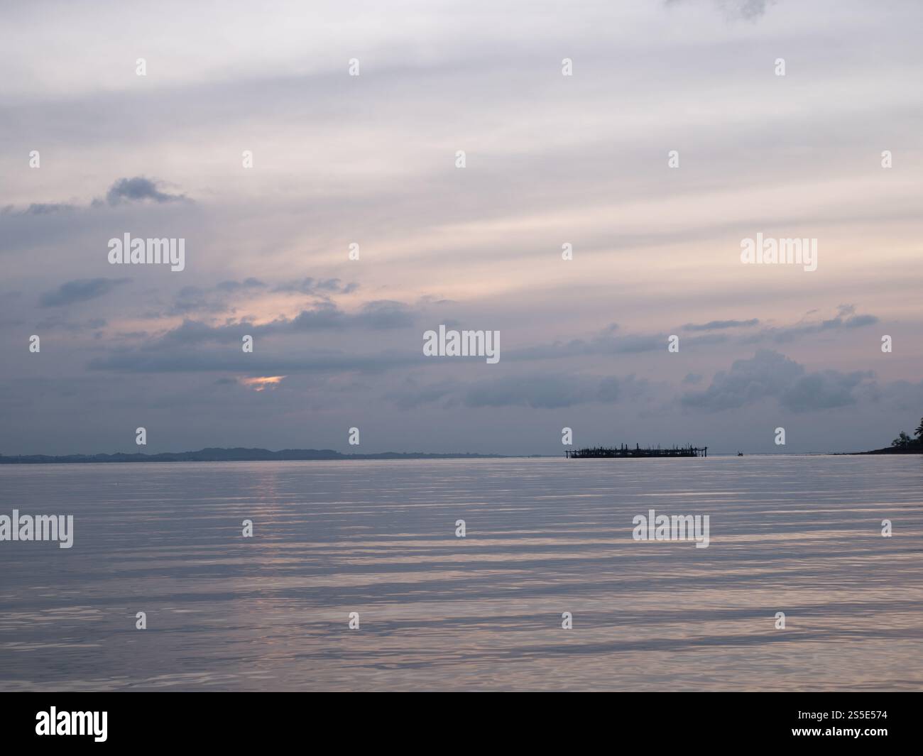 Beautiful blue sky sea hi-res stock photography and images - Alamy