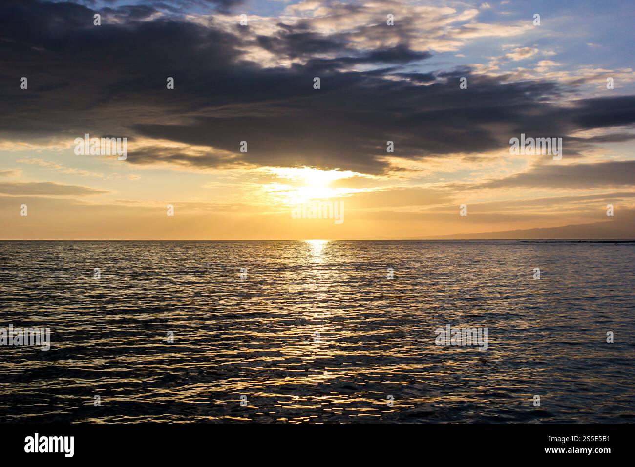 A warm and beautiful sunset over the ocean of the Galápagos Islands ...