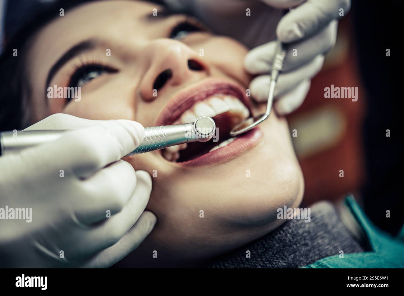 Dentist examines patient hi-res stock photography and images - Alamy