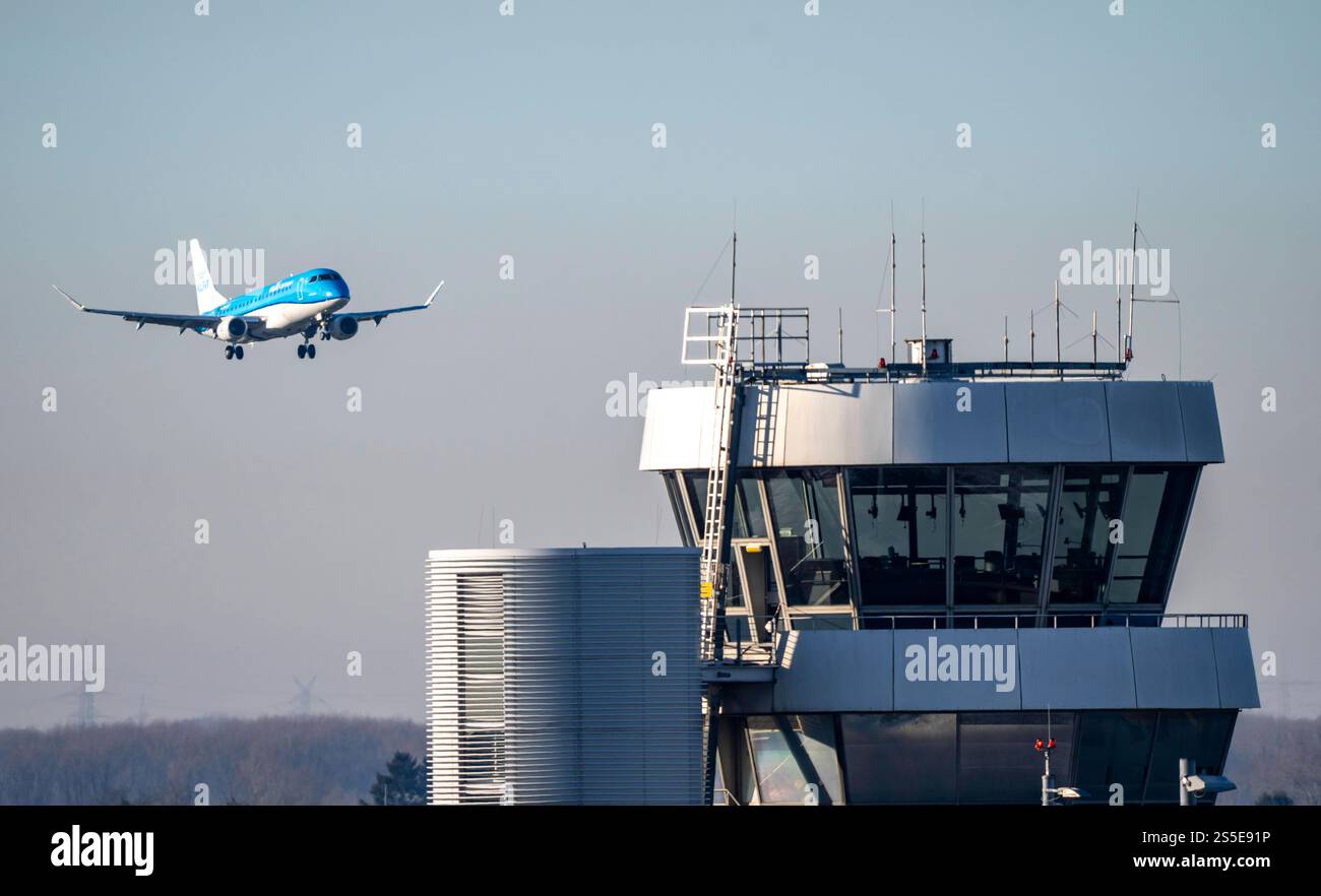 KLM, Flugzeug im Landeanflug auf den Flughafen Düsseldorf, DUS, alter ...