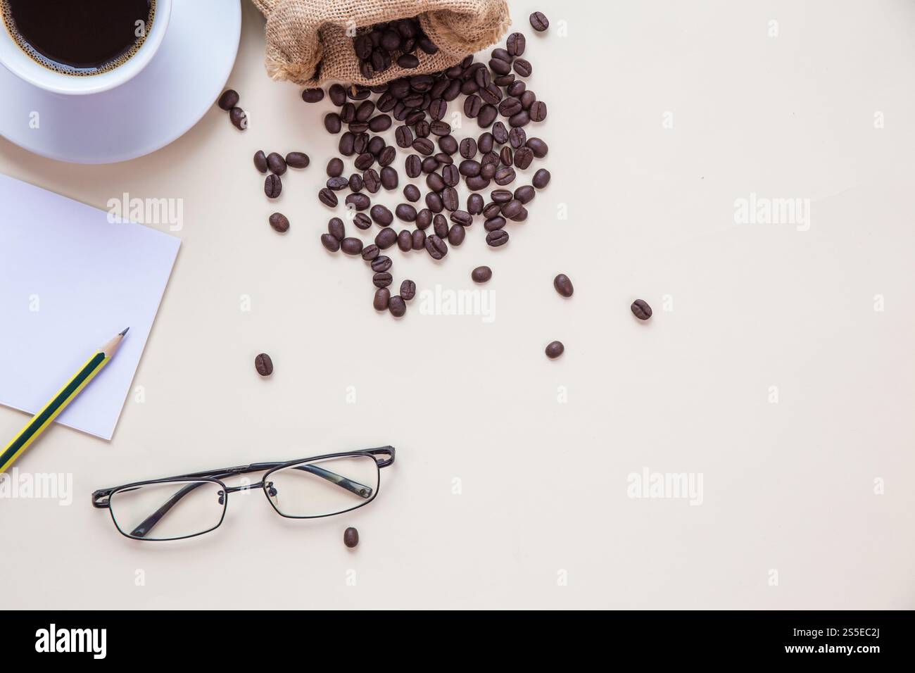 Coffee bean background cup hi-res stock photography and images - Alamy
