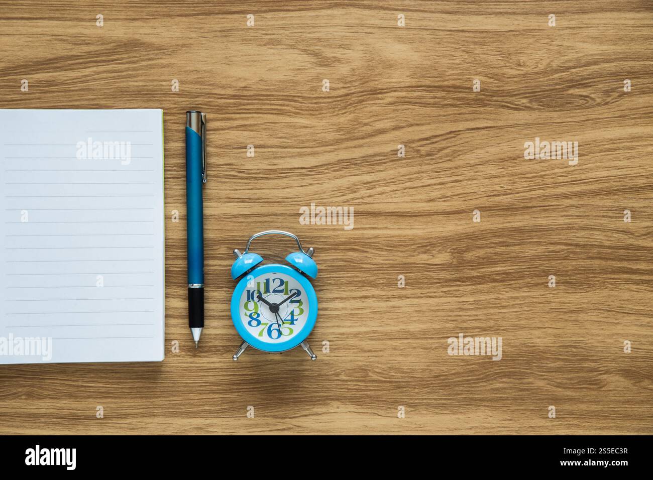 Blank notepad on top hi-res stock photography and images - Alamy
