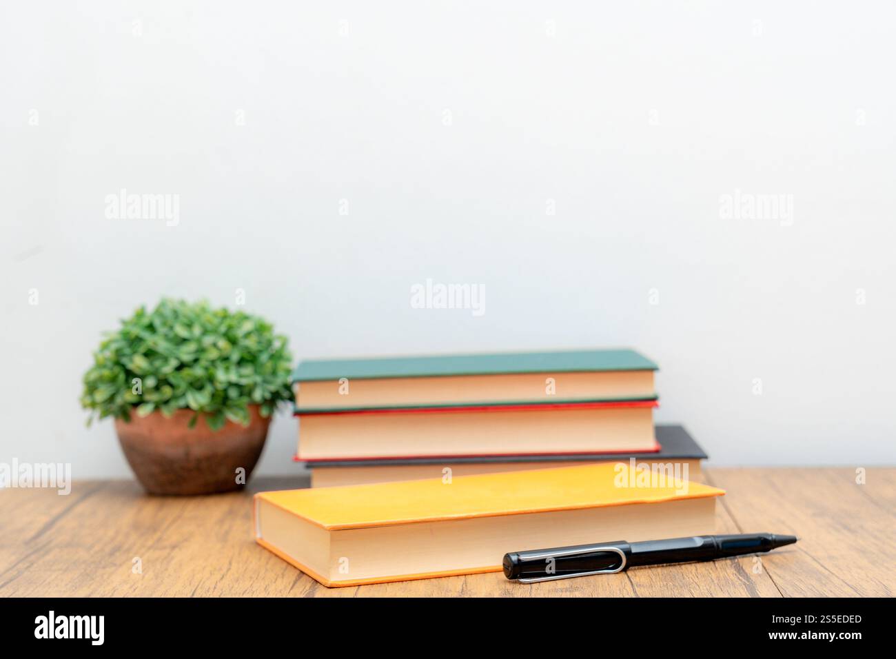 House building office objects hi-res stock photography and images - Alamy