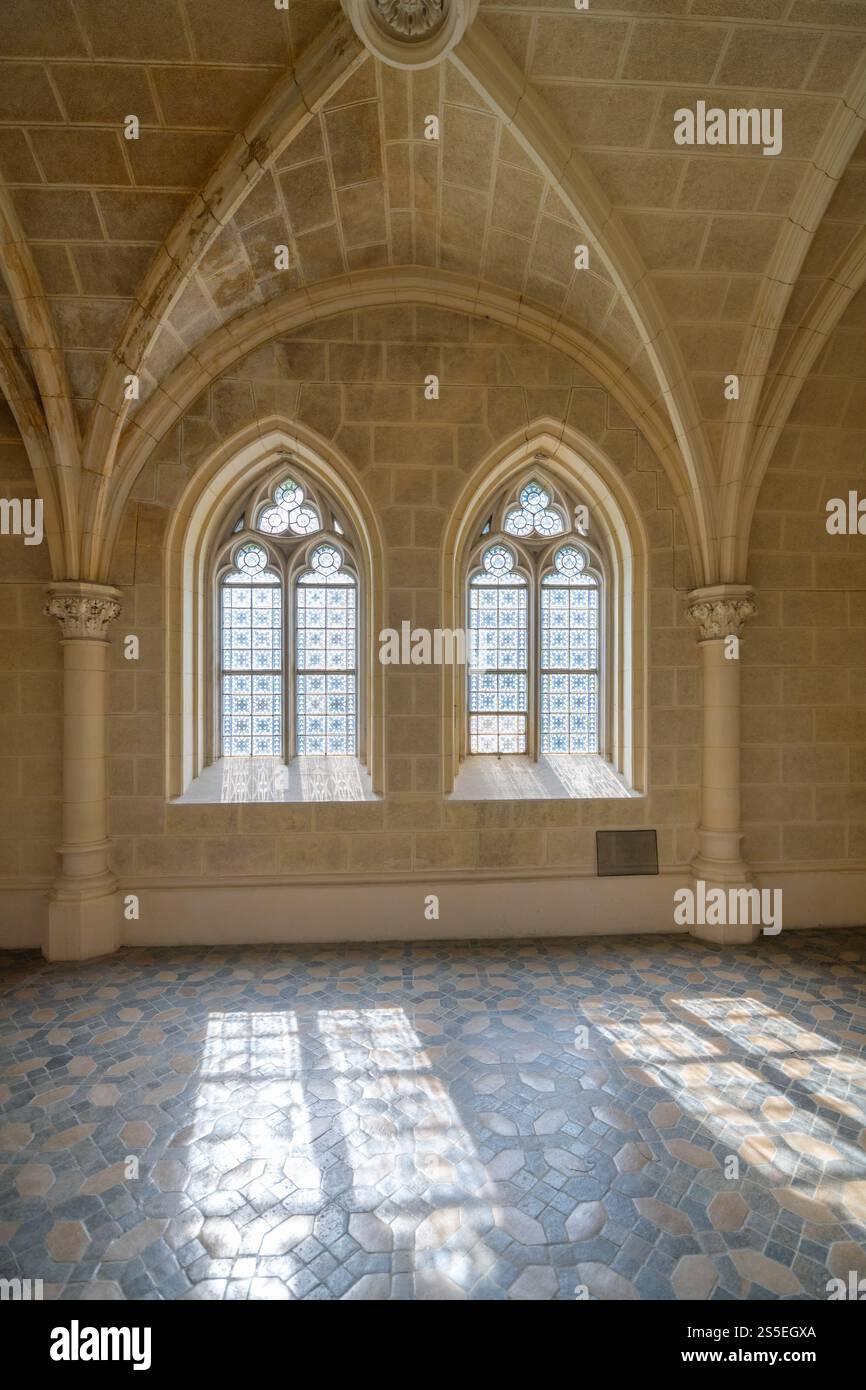 Tomb features hi-res stock photography and images - Alamy