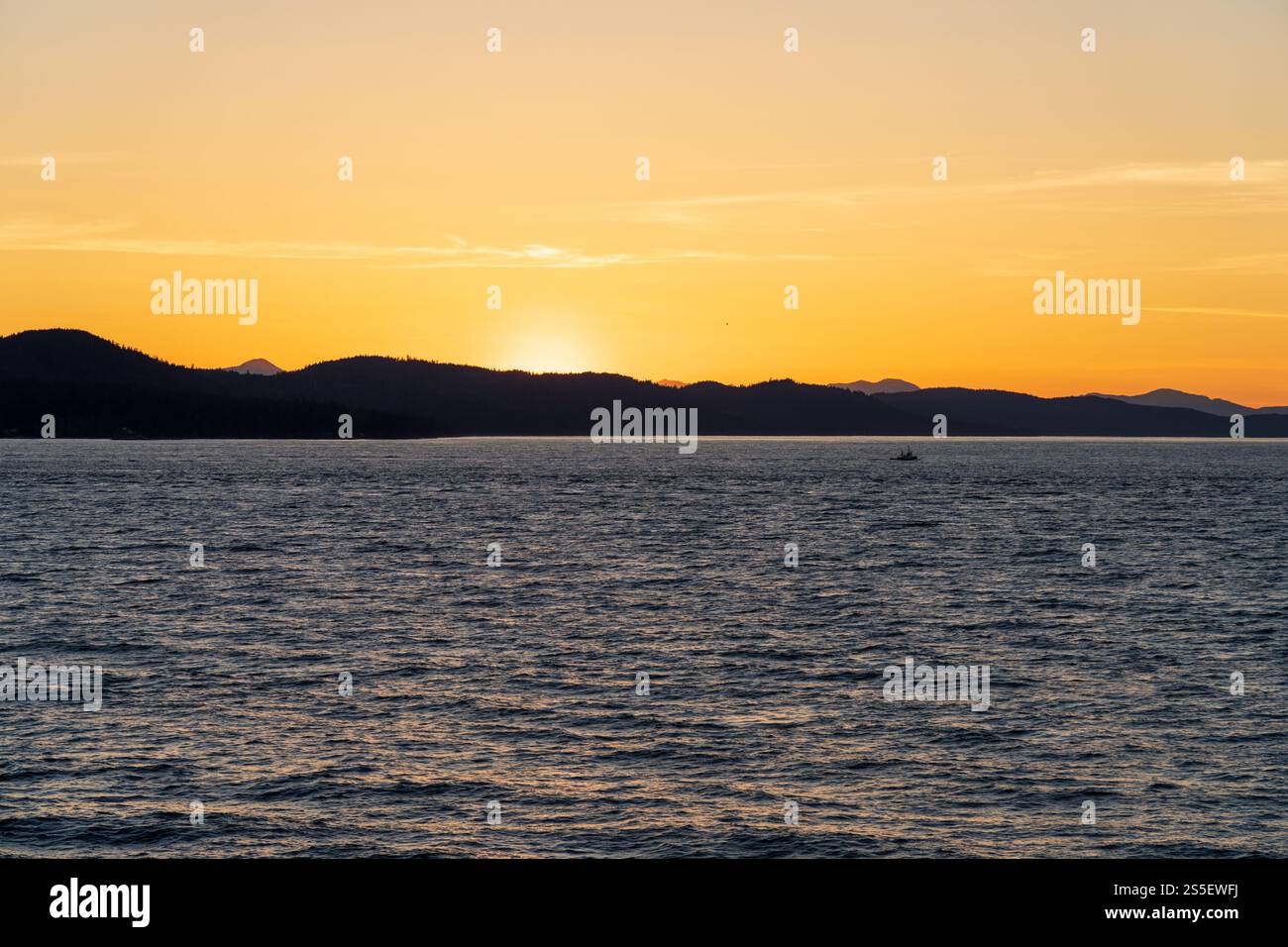Sunset sky over the pacific ocean, Southern Gulf Islands, Strait of ...