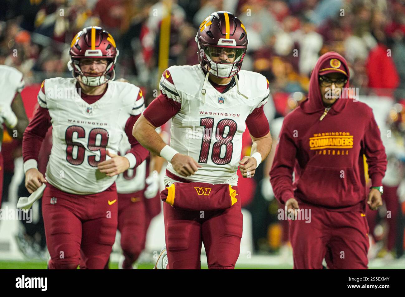 Mariota commanders hi-res stock photography and images - Alamy