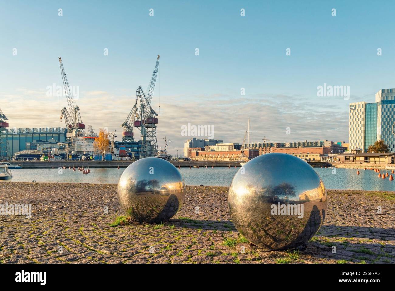 Reflective metallic spheres on hi-res stock photography and images - Alamy