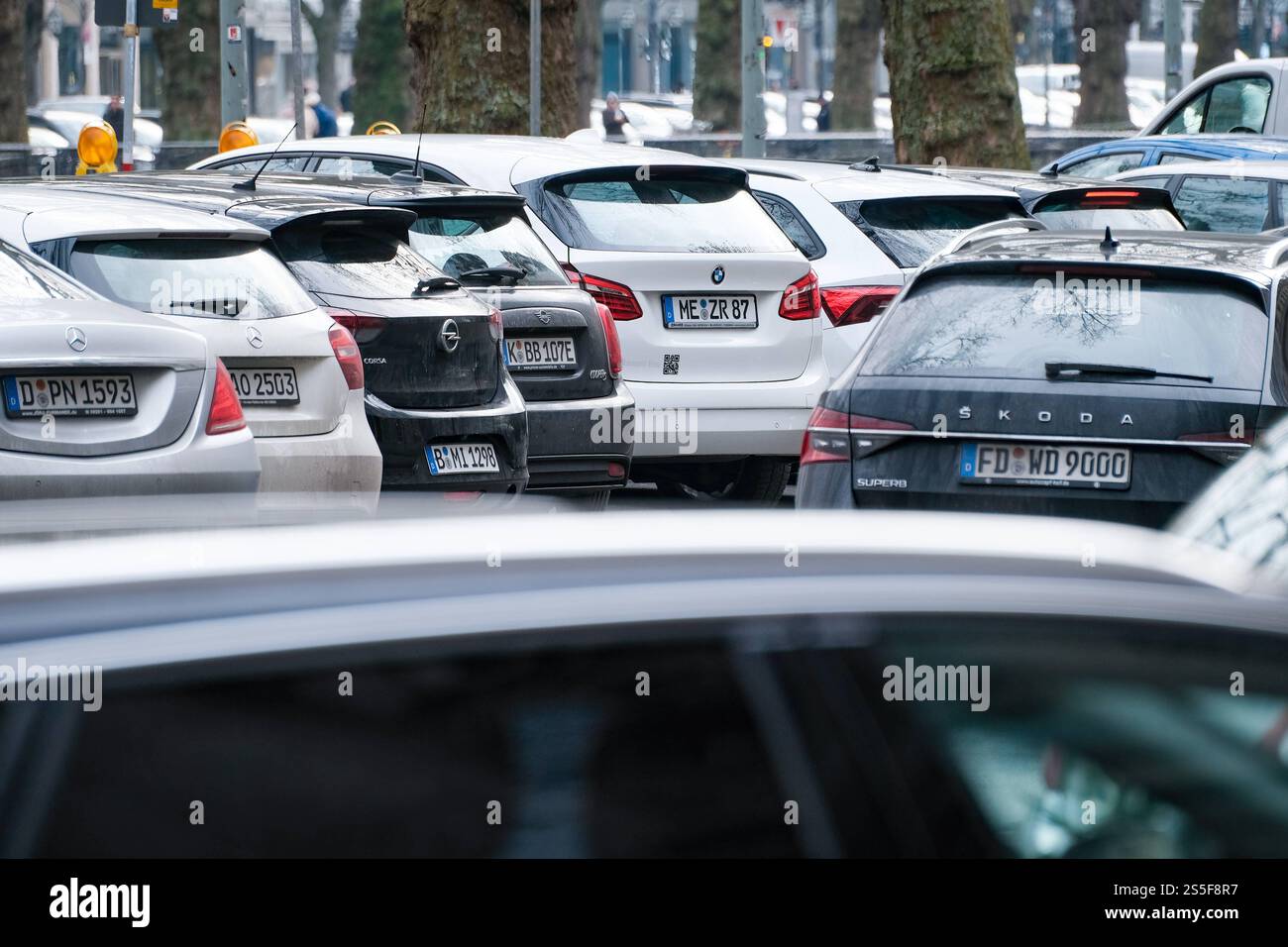 Parking lot traffic jam 01 hi-res stock photography and images - Alamy