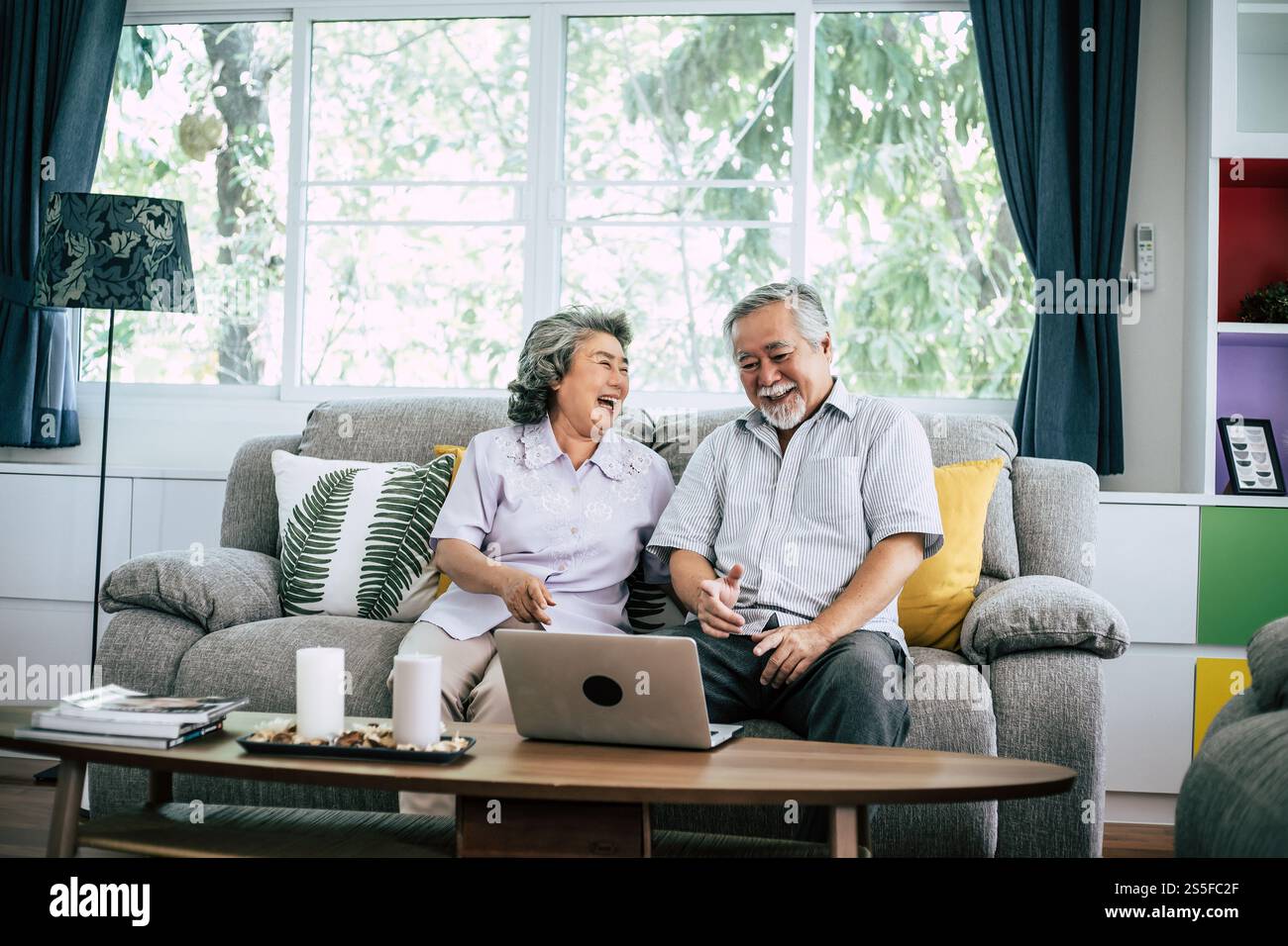 Senior couple talking with laptop computer Stock Photo - Alamy