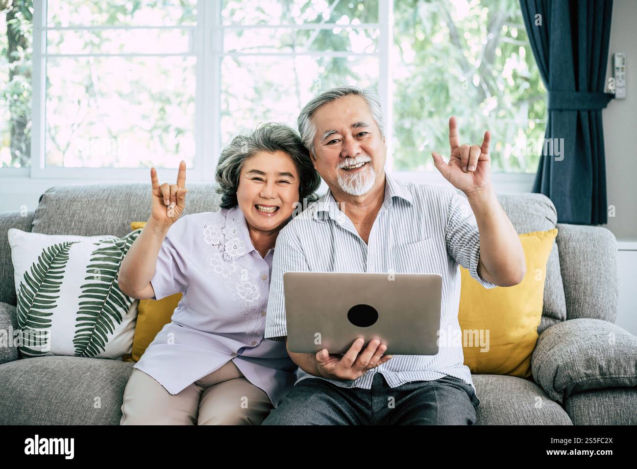African couple laptop planning hi-res stock photography and images - Alamy
