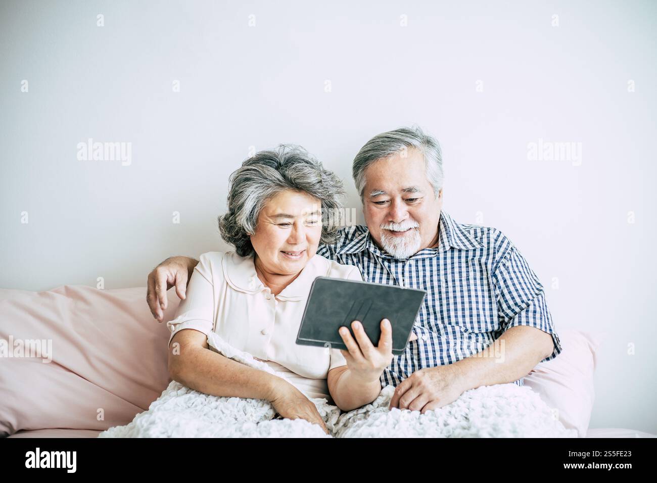 Elderly age couple using hi-res stock photography and images - Alamy