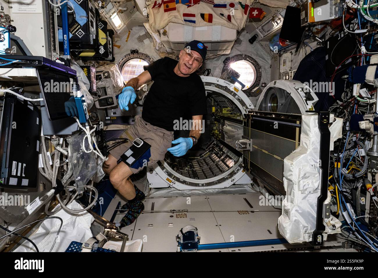 ISS - 24 December 2024 - NASA astronaut and Expedition 72 Flight ...