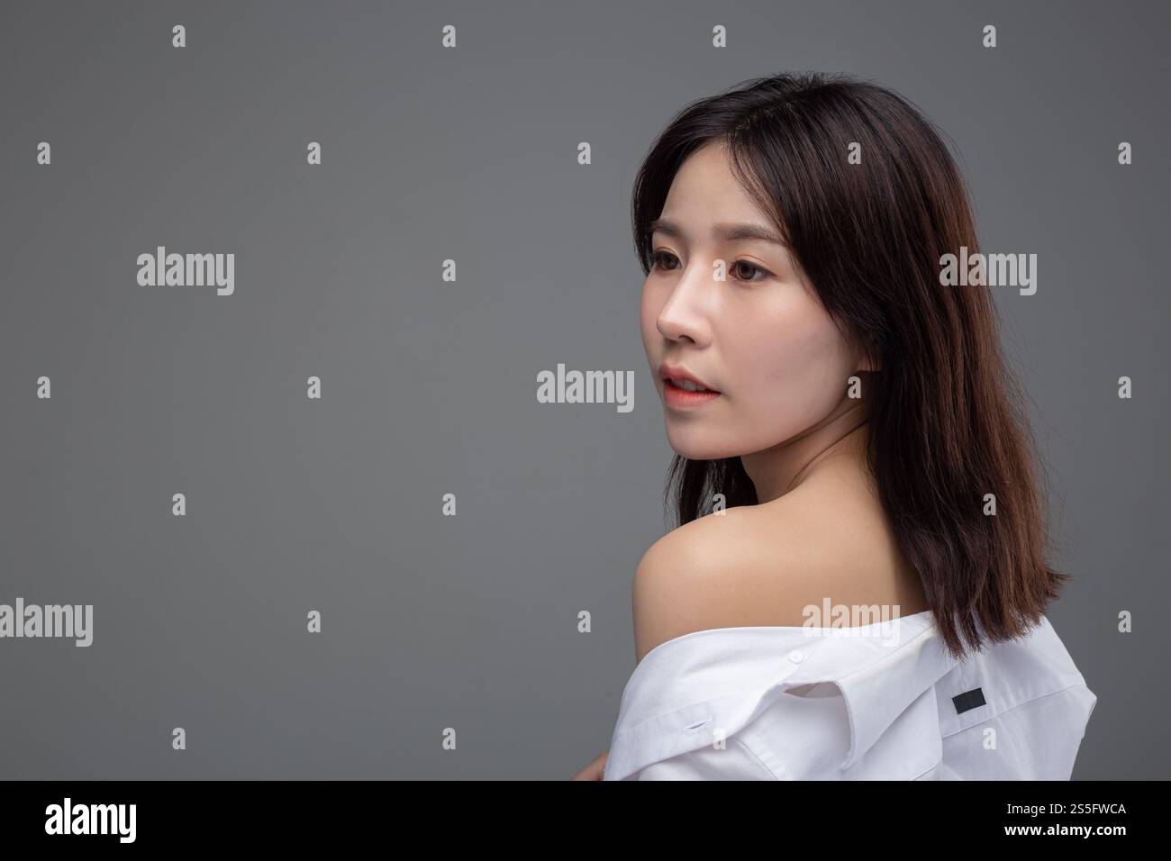 Young smiling happy woman wears hi-res stock photography and images - Alamy